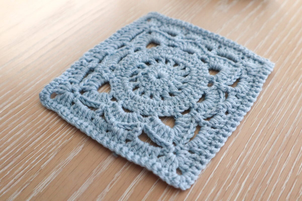 The Willow Granny Square - Single Color - grannysquarefair.com