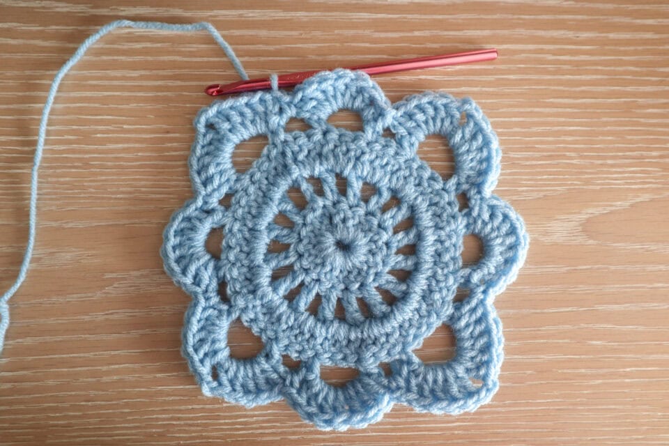 The Willow Granny Square - Single Color - grannysquarefair.com