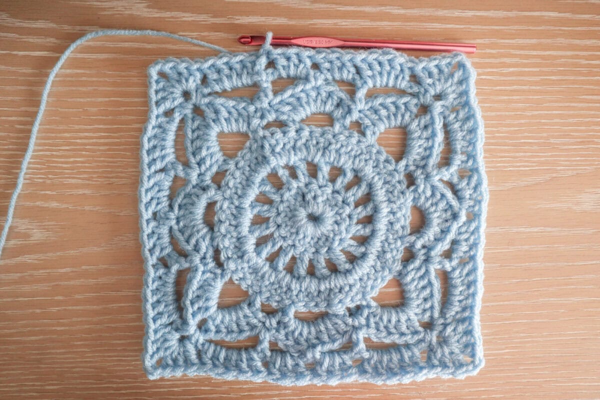 The Willow Granny Square - Single Color - grannysquarefair.com