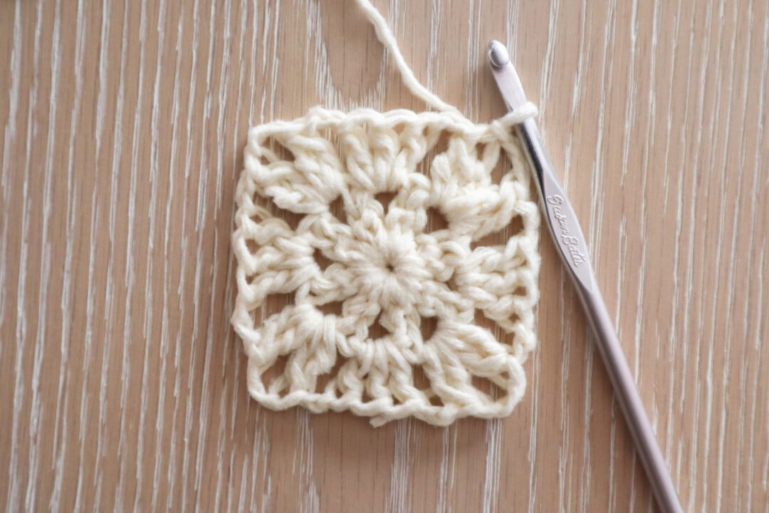 Farmhouse Granny Square – grannysquarefair.com