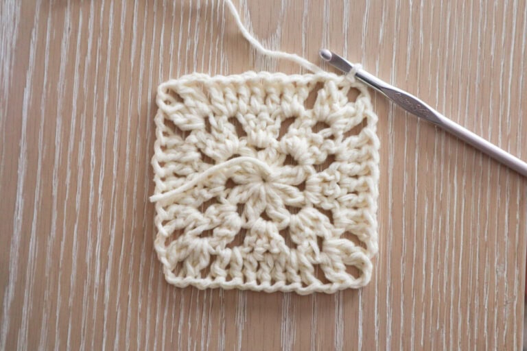 Farmhouse Granny Square – grannysquarefair.com
