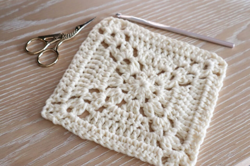 Farmhouse Granny Square – grannysquarefair.com