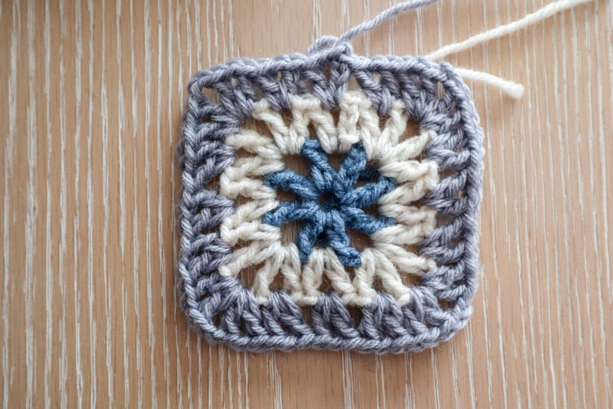 V-Stitch Granny Square — Three Colors – grannysquarefair.com
